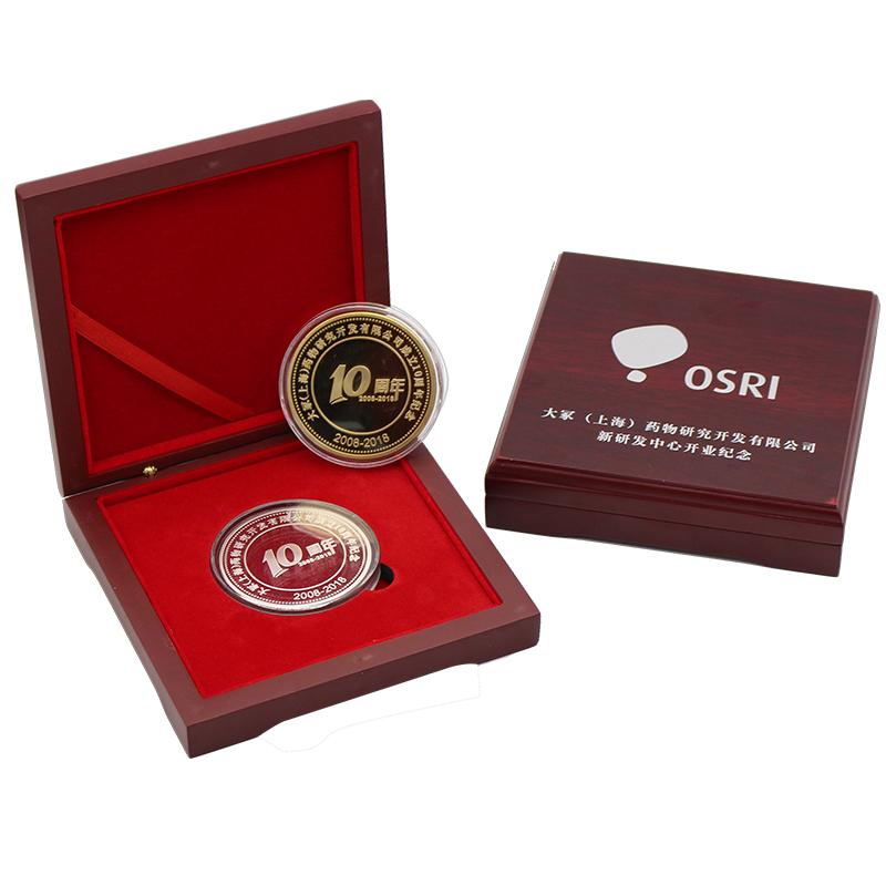 Wooden Box With Commemorative Coin Set – Colornet Printing Technology
